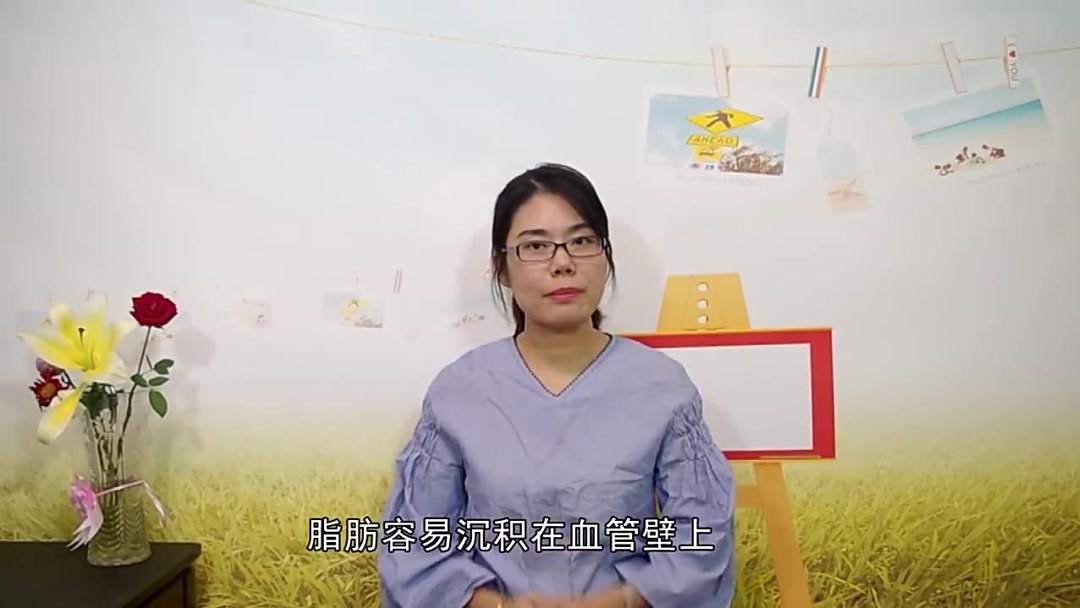 中老年人要远离4类食物,易升高血压、收缩血管,还让血液更稠了