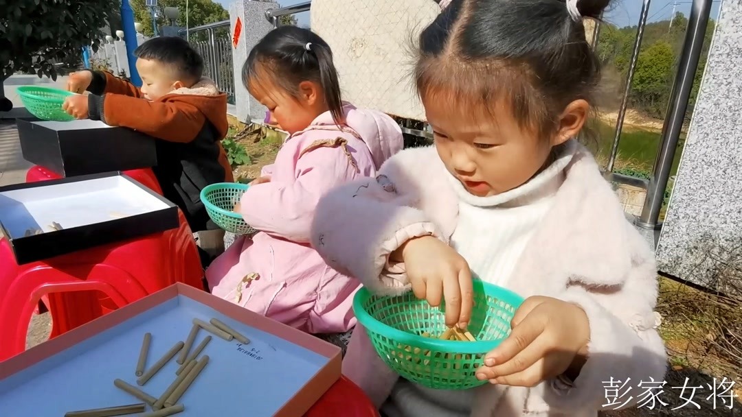 鄂州农村媳妇给3个4岁宝宝上了一堂数学课,猜猜谁的表现最棒