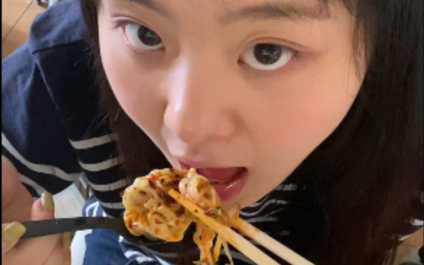 模仿小燕517之再吃麻辣云吞 今天吃的是玉米馅儿 好甜呀 另外 这次算...