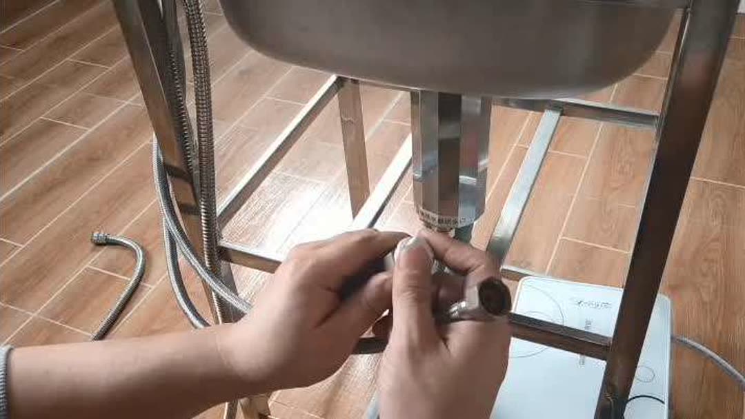 节能热水器安装视频