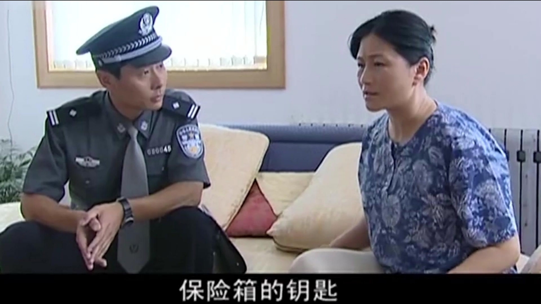 电视剧人大主任:刑警队搜查小玲家,她母亲主动交出线索,真愚蠢