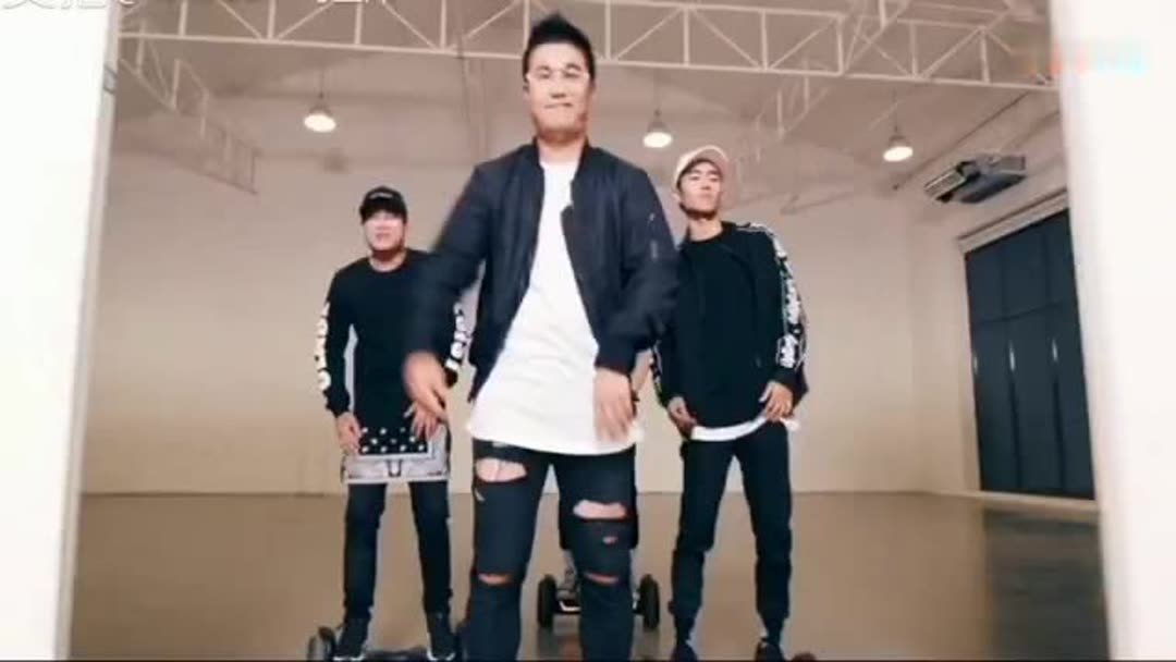 创意舞蹈-平衡车舞蹈表演