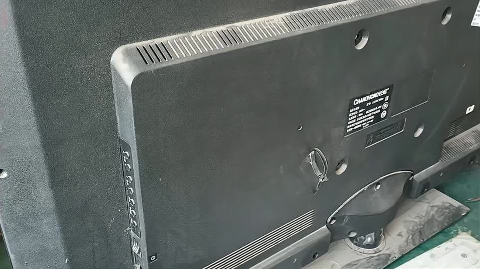 这台长虹液晶电视刚换的灯条没多久,又烧坏了,用户来说还是黑屏