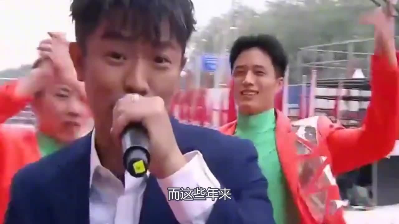 离开凤凰传奇换"新搭档",却遭节目玩梗帮其消音
