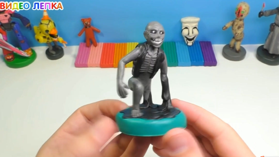 手办:用橡皮泥手工捏制一个游戏人物,认识他的人应该不多吧