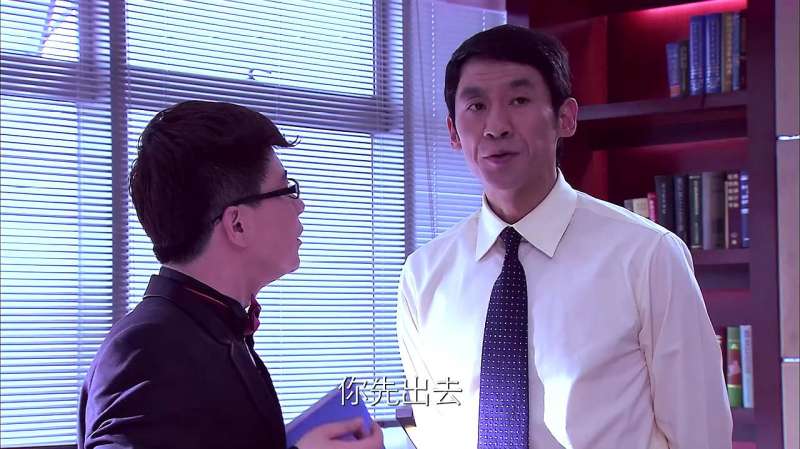 这个学生直闯校长办公室,还这样跟校长说话,崔西愣了