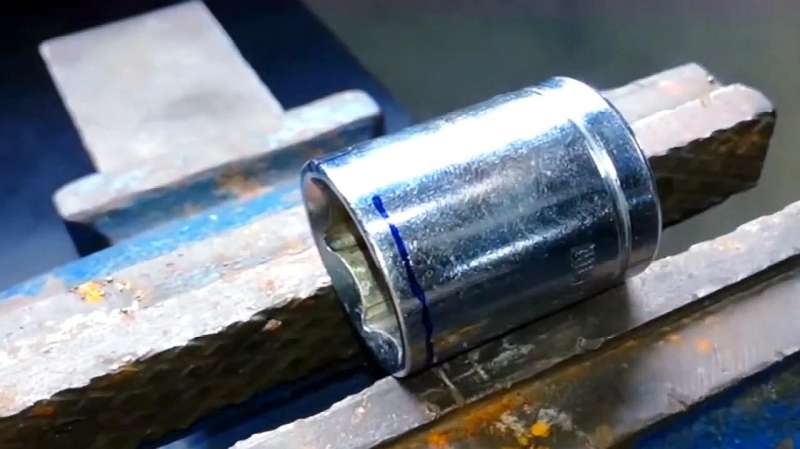 套筒扳手被改装后,就能拧任何螺丝了,不愧是天才的发明