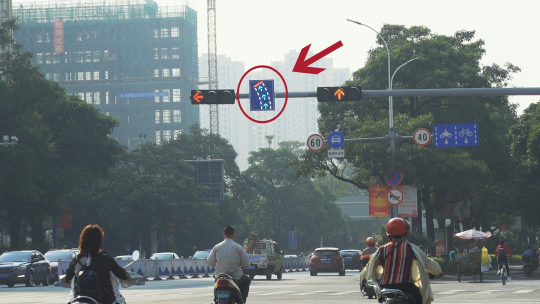 实在弄不懂这个交通灯,有懂的人求科普一下,谢谢!