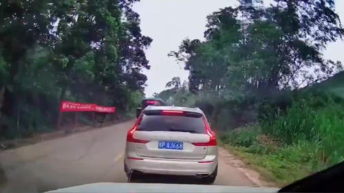 行车记录仪:路怒症!沃尔沃是豪车吗?我这个暴脾气,撞上一分钱也不赔你!