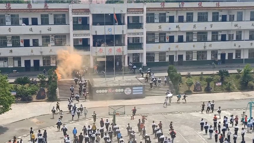学校应急消防安全演练和灭火器的使用