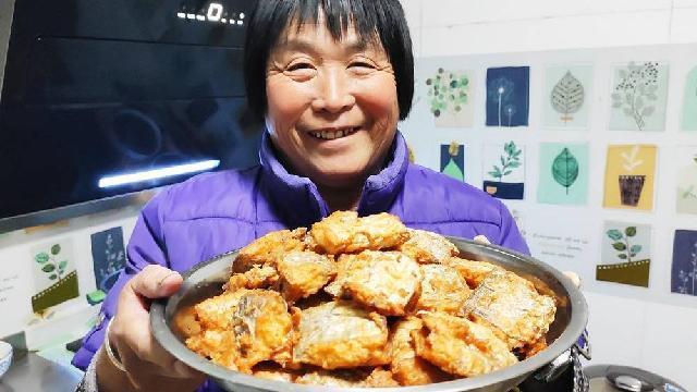 食谱:过年了,婆婆炸了一大盆带鱼,做法讲解详细,简单家常,特别好吃