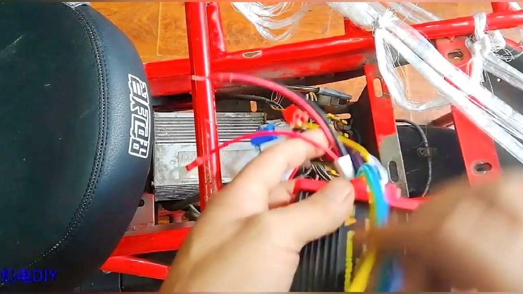 电动车原理与维修!控制器更换的方法步骤,注意事项