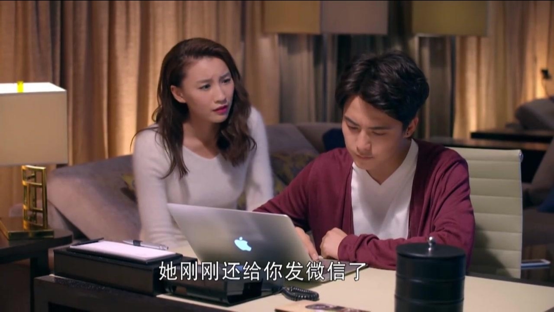 富家女真有心机,擅自替男人回复微信,惹男人急眼!