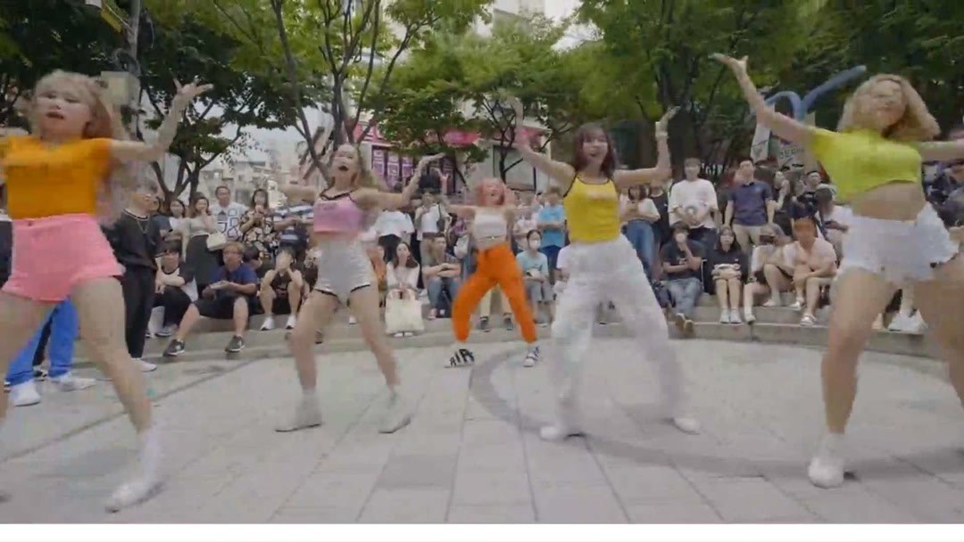 舞团户外翻跳ITZY组合舞蹈(ICY),舞姿优美喜欢