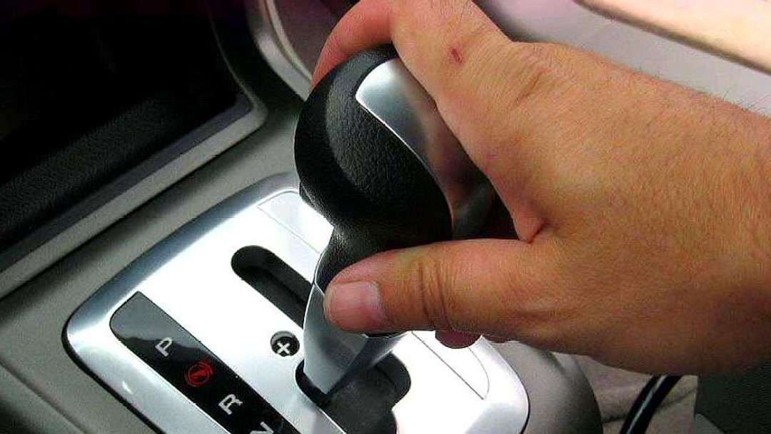 老司机教你正确的自动挡停放起步方法,新手别再被伪理论忽悠了