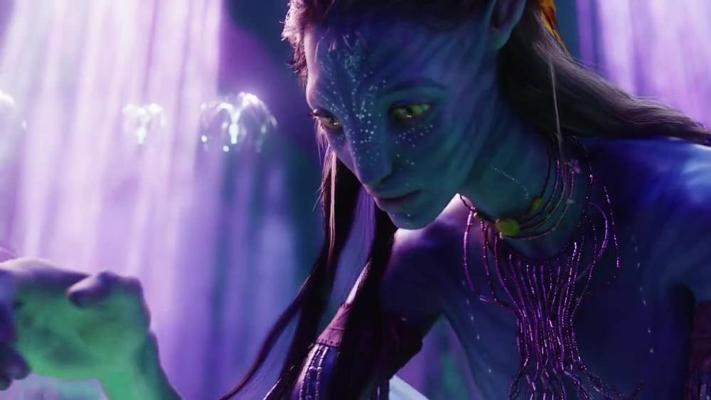 阿凡达:灵魂之树的种子环绕,加上她的亲吻,杰克终于睁开眼睛