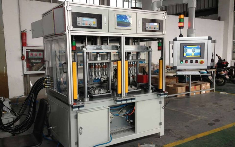 工程师如何设计出一台汽车机油滤芯器气密性测试设备?