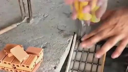 还是有钱人会玩,没事在家做个建筑模型,都这么逼真