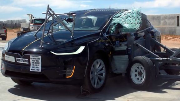 SUV中的安全堡垒!2017最新特斯拉Model X 全面碰撞安全测试!