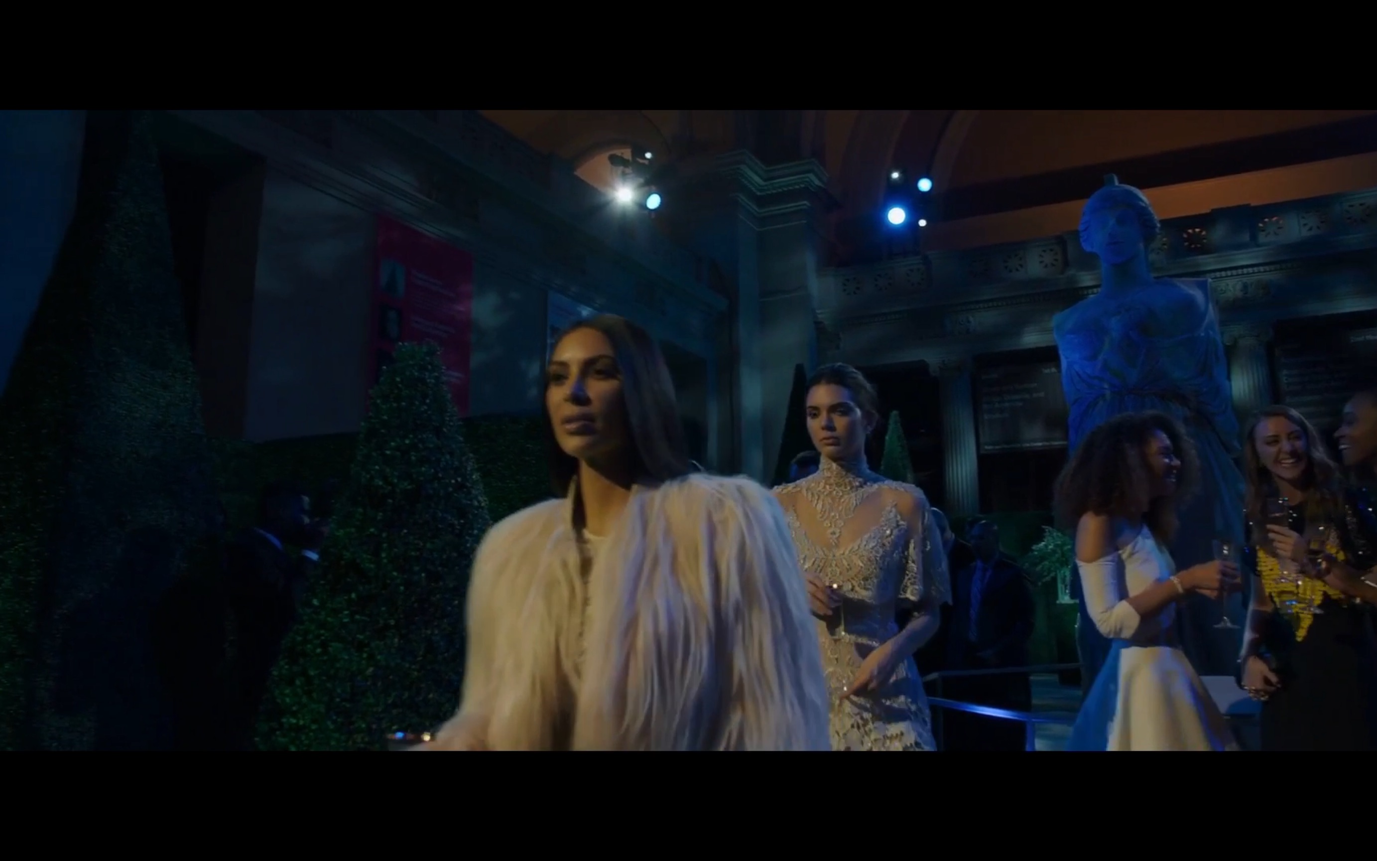 【瞒天过海:美人计】Met Gala片段一闪而过的金金Kim Kardashian肯豆...