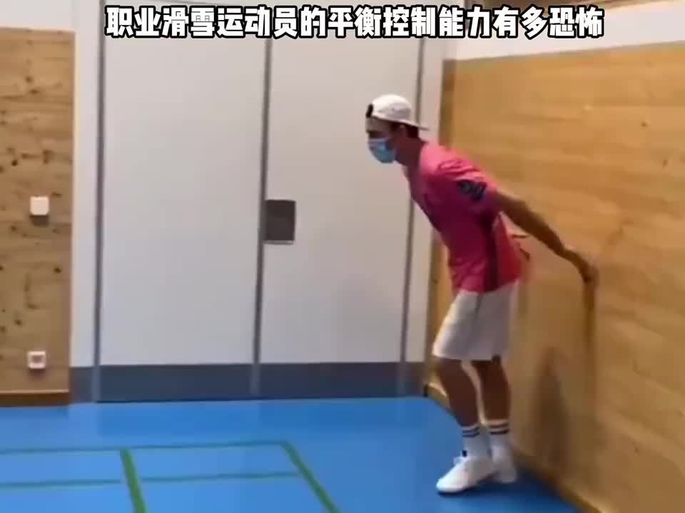 职业滑雪运动员的平衡控制能力有多恐怖?网友:还是学习最简单