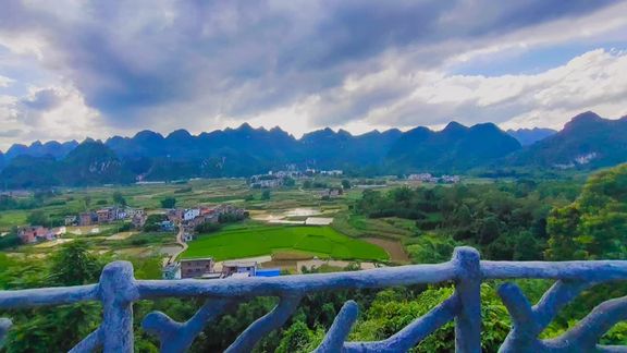 生活了十几年的地方,这里是大山深处,这里群山重重叠叠