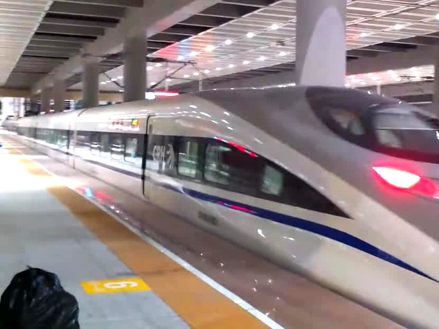 G216次列车驶离济南西