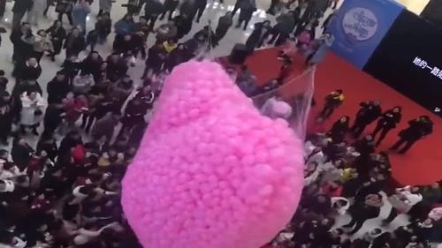 商场举办抽奖活动,不料会发生这样一幕,活动奖品只能被迫取消!