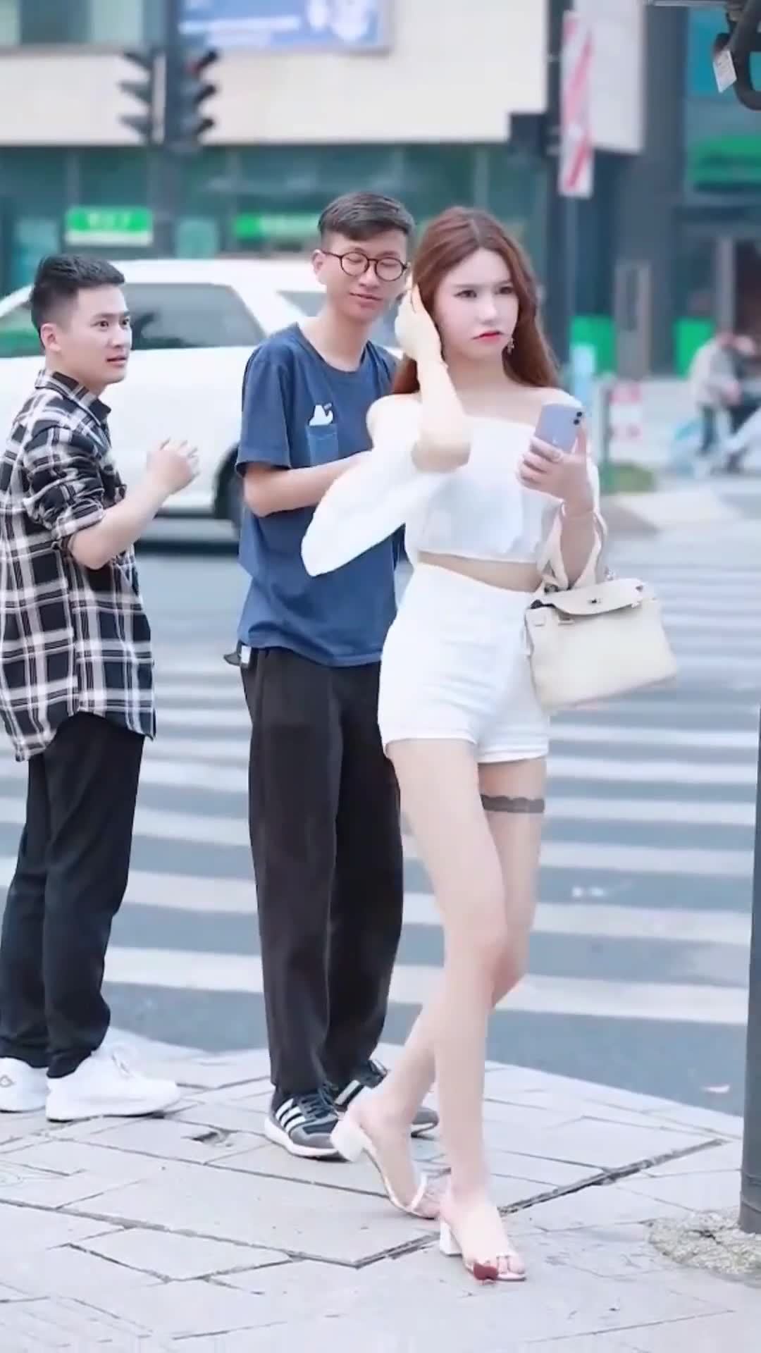 理性的讨论一下,小姐姐为什么不同意加微信