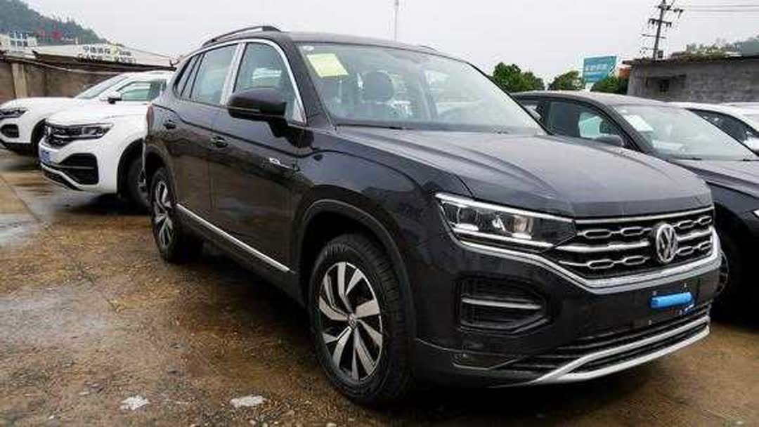 大众最新款中型SUV探岳,为什么330智联版销量那么好,原因在这里