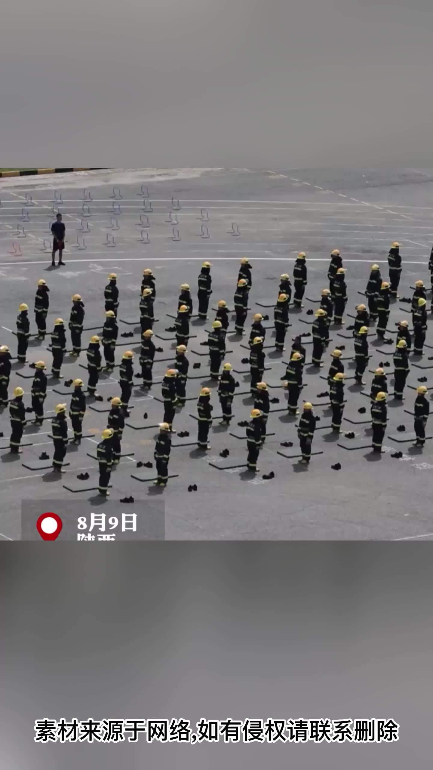 消防员训练伤员搬运科目,评论区一片呼声"还缺陪练吗?"