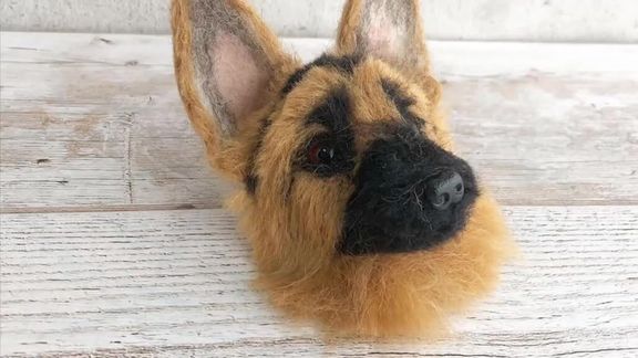 如何用羊毛毡制成德国牧羊犬