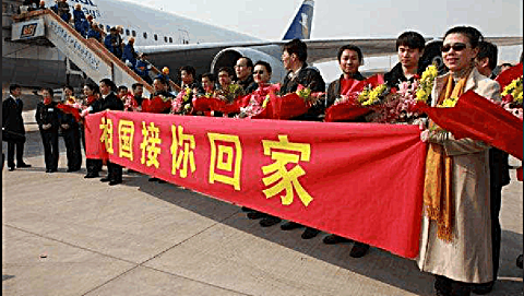 看哭国人: 手持中国护照, 有一种感动叫“祖国接你回家”