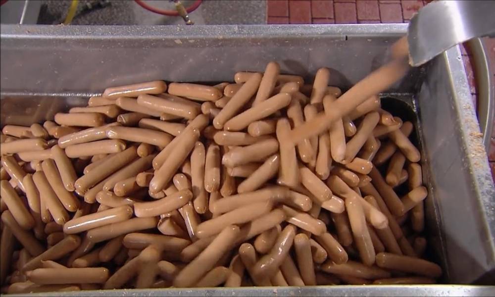 火腿肠安不安全?镜头记录生产全过程,你还想吃吗?