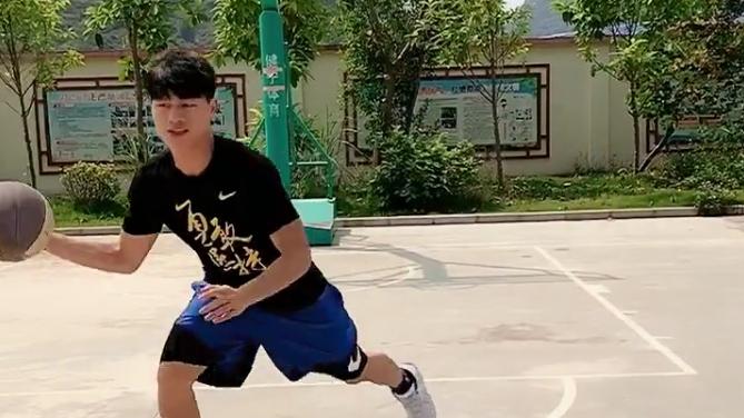 篮球教学:六种过人技巧,每天练习30分钟,让你成为控球高手!