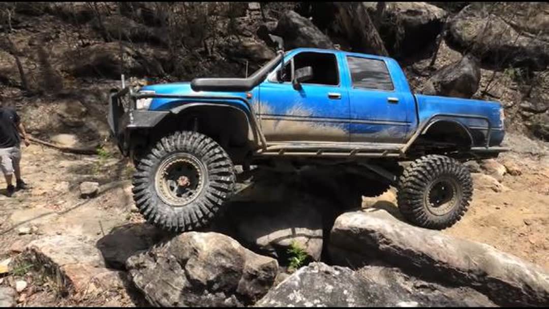 能拉人能拉货还能越野,皮卡才是汽车中的王者