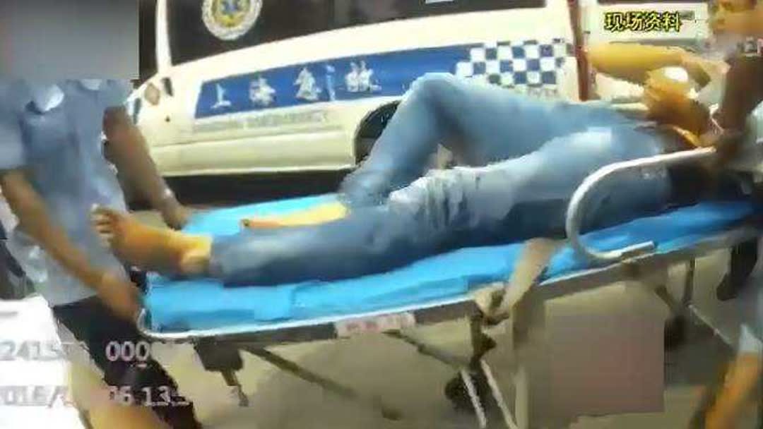 年轻小伙酗酒驾车,不料发生交通事故,造成行人头部受到重伤