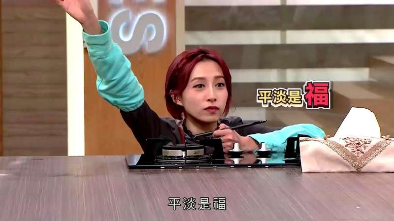 抱怨妹子动作慢,美女:最近我演杀手,不习惯用这种厨房刀