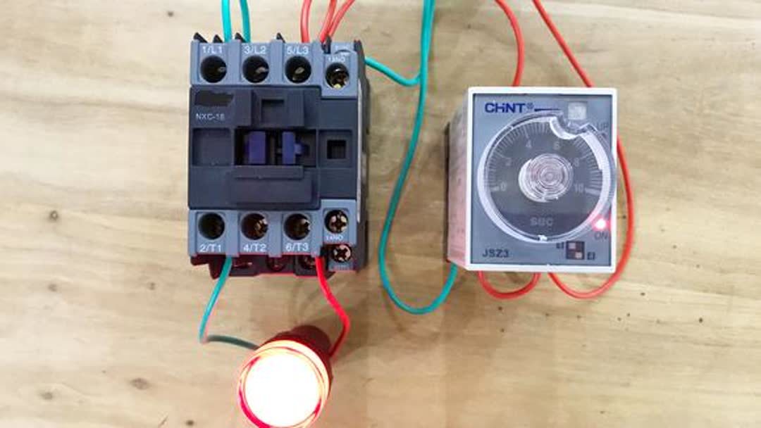 电工知识:时间继电器控制接触器延时断开工作原理,实物接线