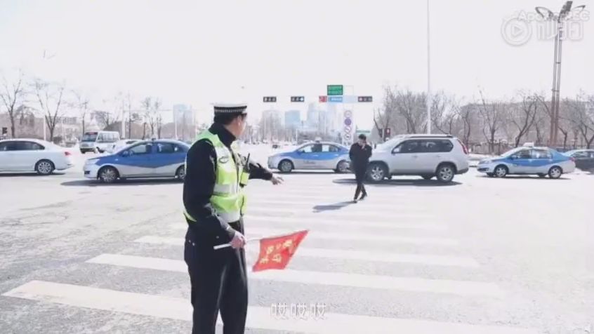 闯红灯还能达到这标准