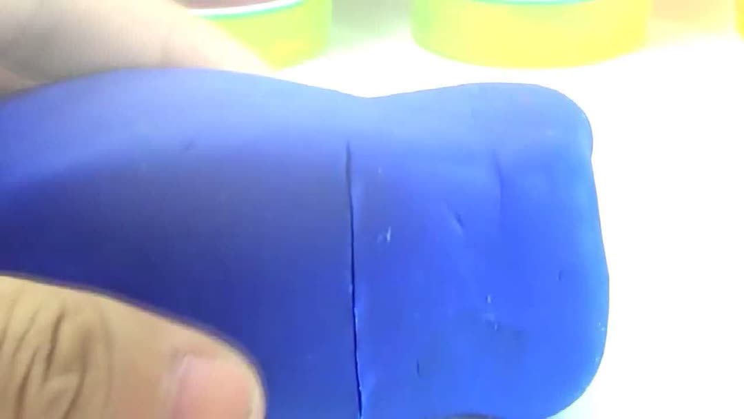 小朋友们我们一起用橡皮泥做一辆警车吧!