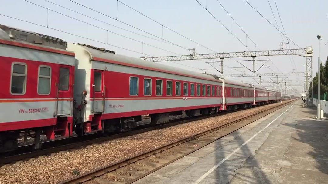 K123次 上海南—十堰 斜桥幺道通过 HXD1D0182