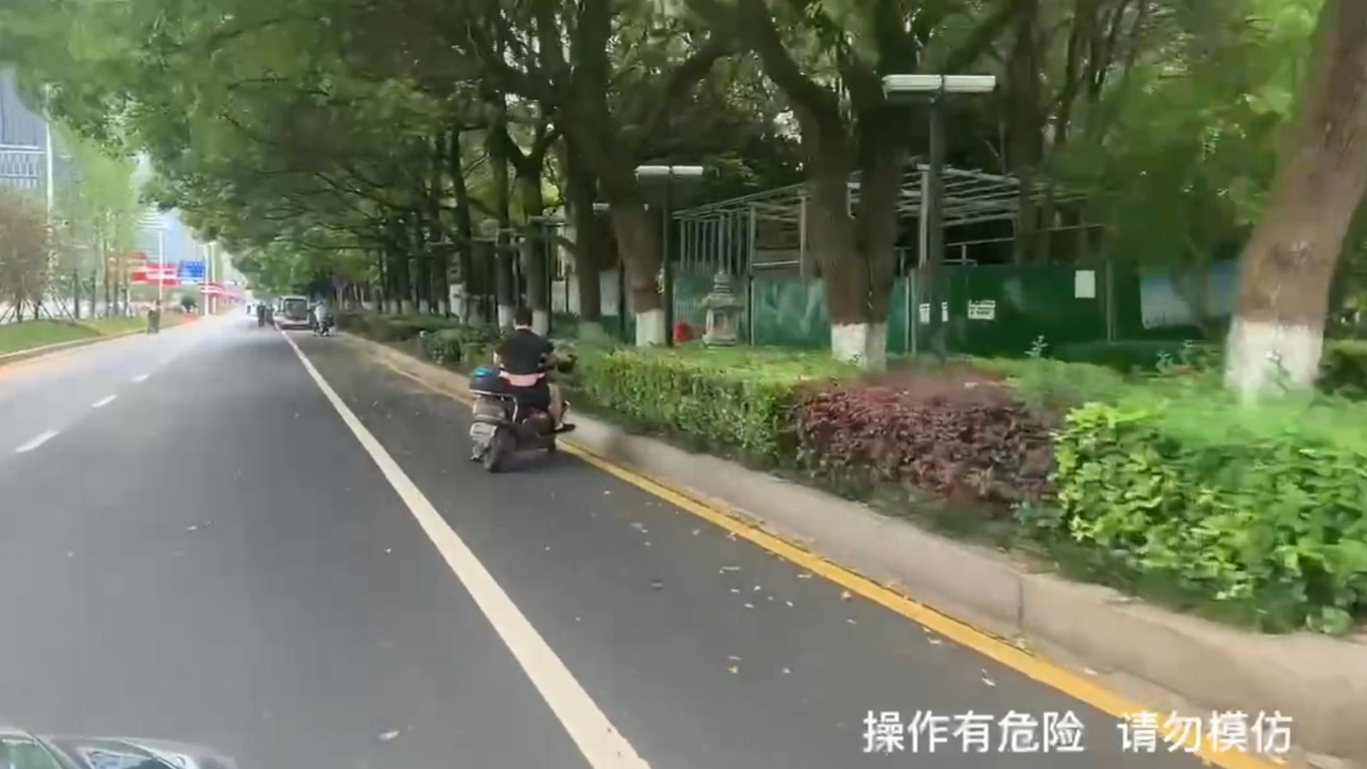 这是卡机了还是断网了?不行去做个两轮定位吧!要不两个轮子光各走各...