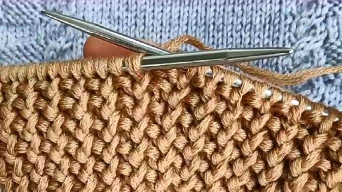 针织:大平针花型的编织教程:2针2行一个花型,反面织一行上针