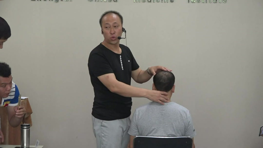 张福忠-运动正骨强直颈椎病引起的头昏背麻手法教学