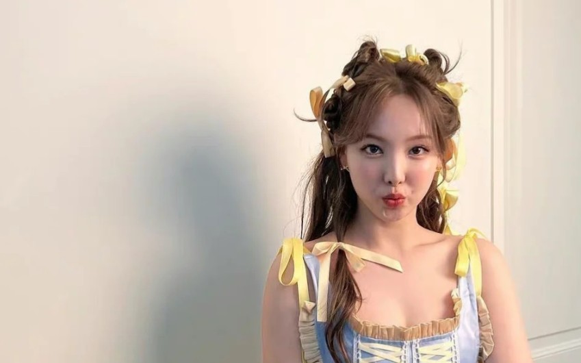 林娜琏的solo《pop》打歌舞台～快来支持脸啦