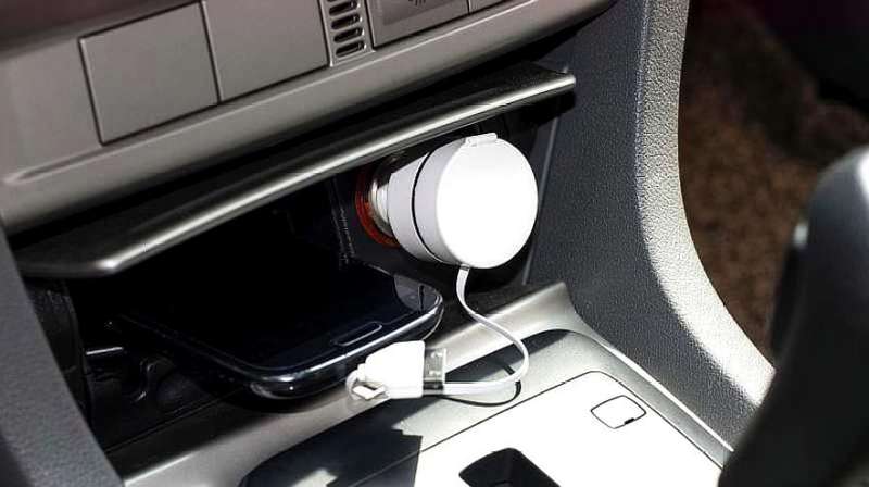 车上的USB接口是给手机充电的吗?听听正确用法不然手机充报废