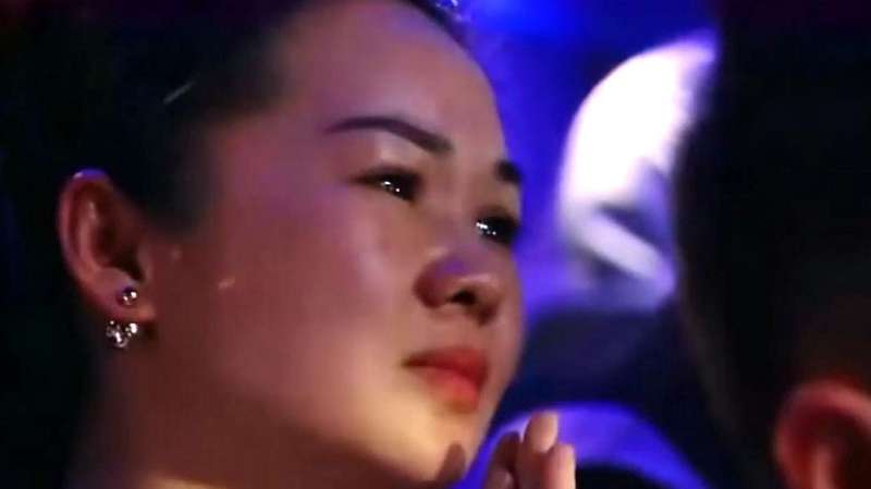 张信哲演唱一首《信仰》,台下观众感动哭了,依旧是那么的深情
