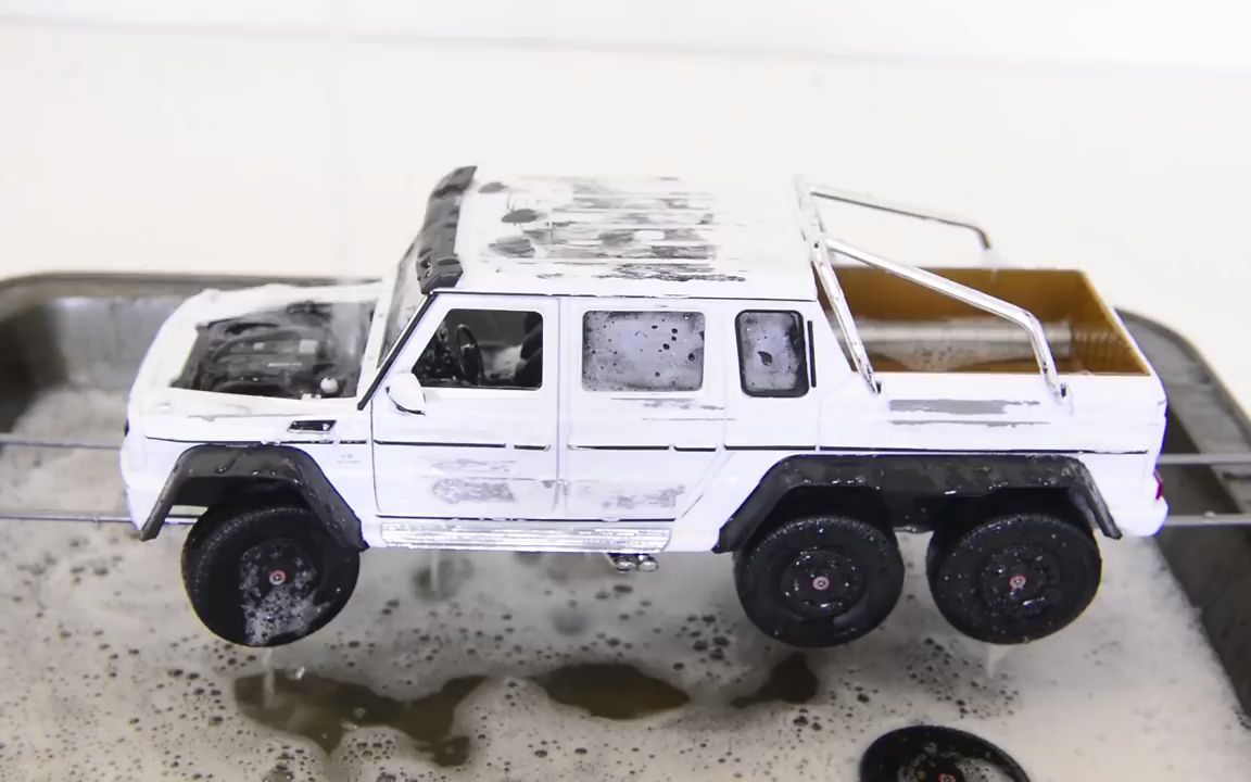 【修复模型车】12分钟内修复受损的梅赛德斯-奔驰G63 6x6模型车,将...