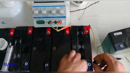 电动车电池加水真的有用吗?我们试一下就知道了